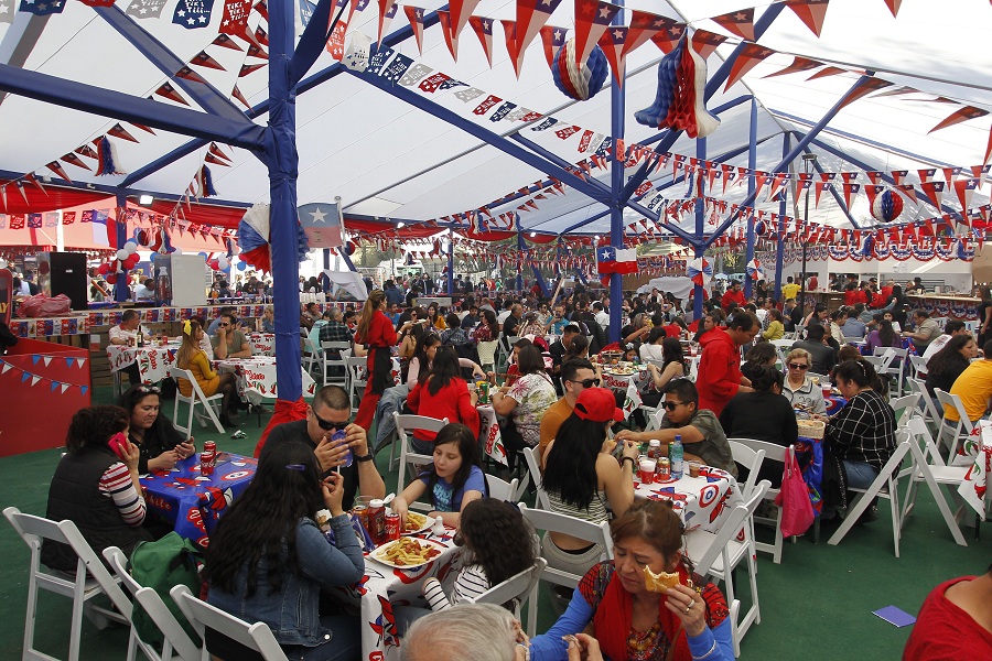 18 XL: 30 mil personas visitaron las fondas del Parque O’ Higgins en el ...