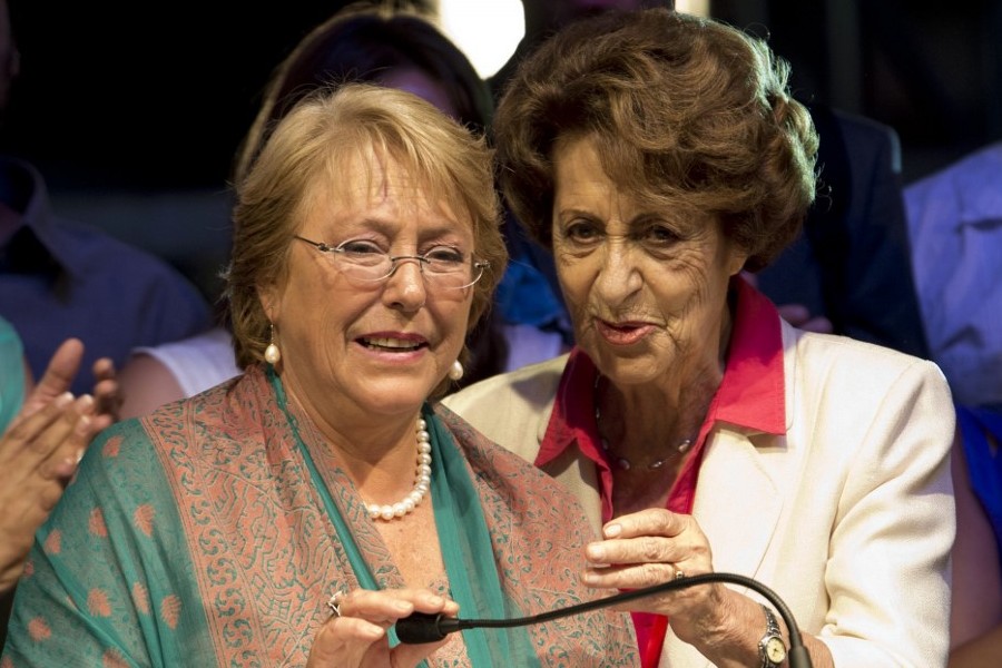 Bachelet ya llegó a Chile para estar presente en el funeral de su madre