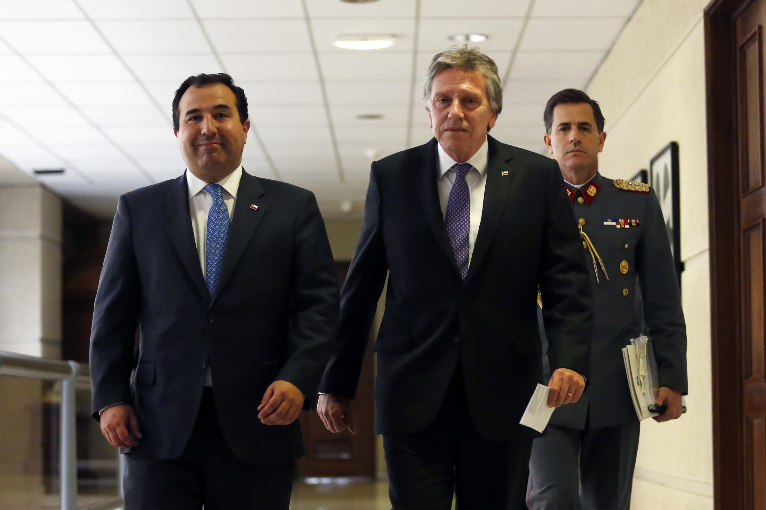 Espina descarta renuncia de comandante en jefe del Ejército