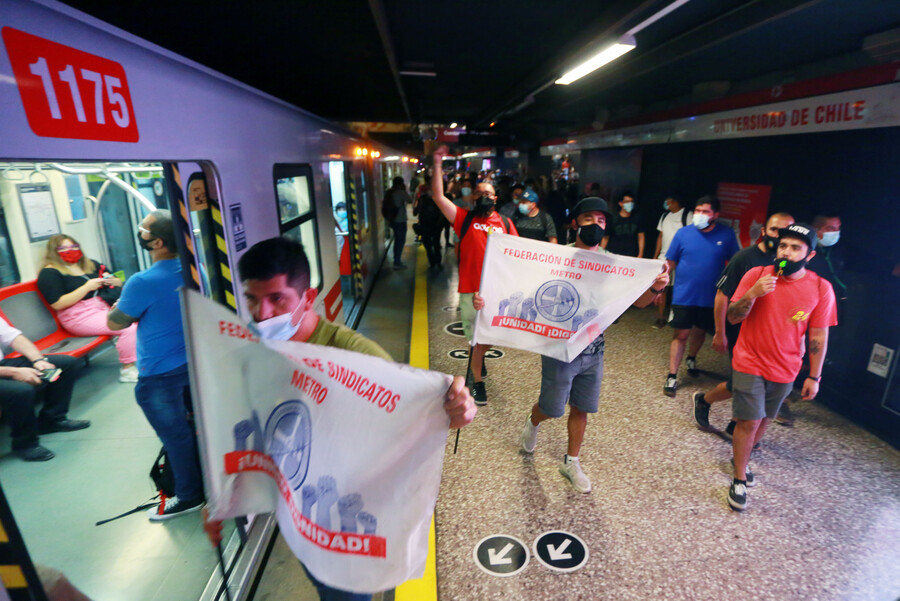 Metro de Santiago informó el restablecimiento del servicio en la Línea 1