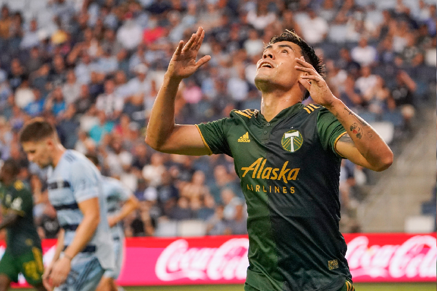 Felipe Mora marcó un golazo y se lució con asistencia en triunfo de su ...