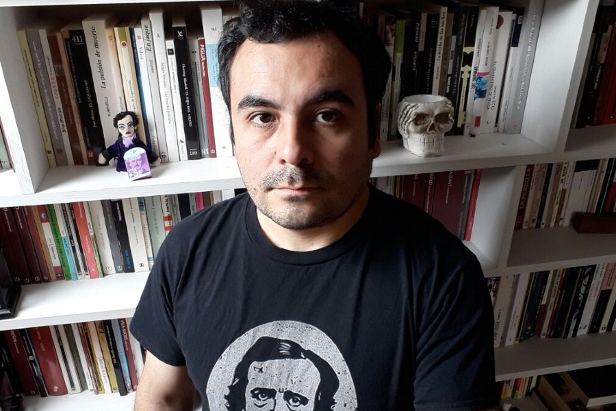 “El Micronomicón”: Escritor Daniel Carrillo explora las posibilidades ...