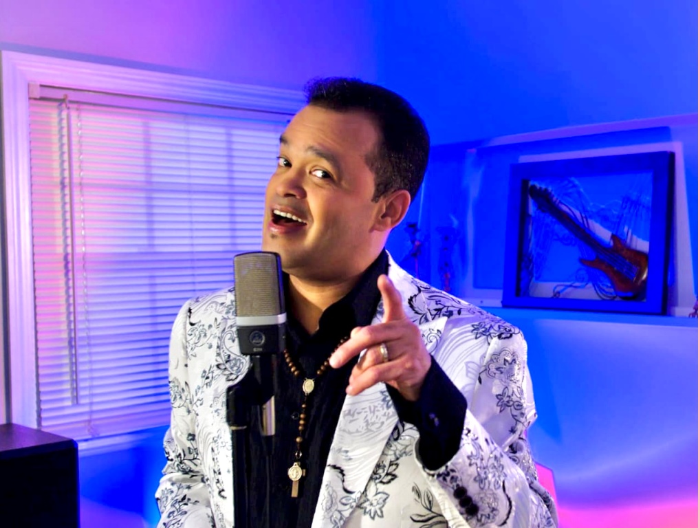 “El Rey de la Bachata”: Cantante Alex Bueno regresa a Chile con sus ...