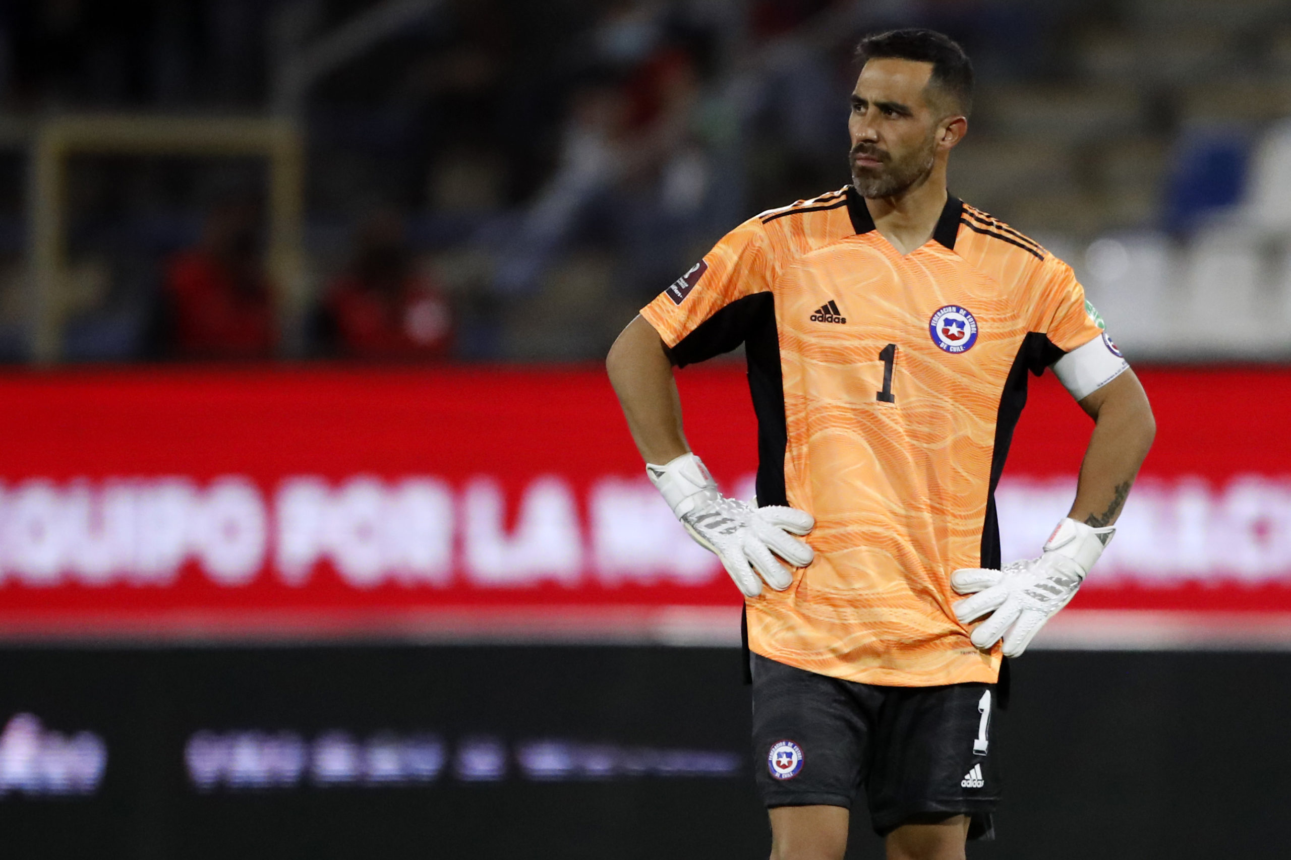 Claudio Bravo volvería a la banca del Betis, pese al partidazo ante AS Roma