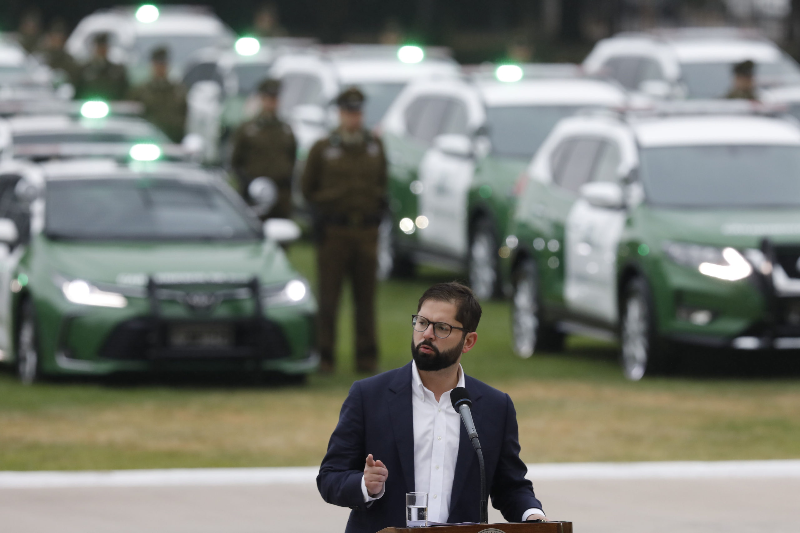 Boric encabezó entrega de 236 vehículos para Carabineros: “Vamos a ...