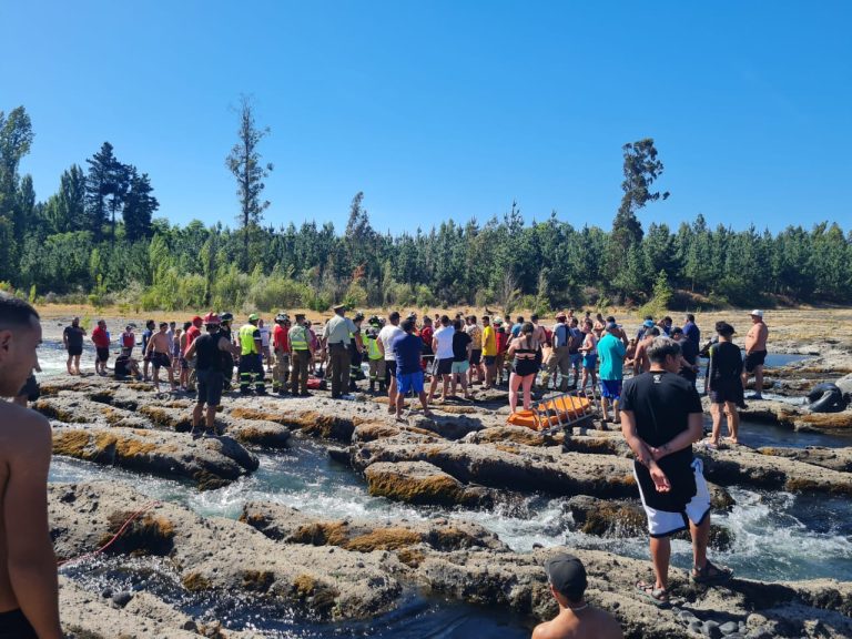 Mujer de 60 años muere al rescatar a dos menores en Saltos del Laja
