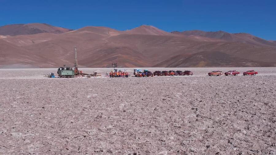 Codelco y SQM acuerdan desarrollo conjunto del litio en el Salar de Atacama