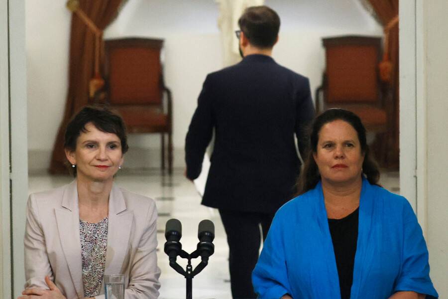 Ministra Tohá tras reunión con Cosena: “El trabajo en los barrios no es ... Ministra Tohá tras reunión con Cosena: “El trabajo en los barrios no es ...