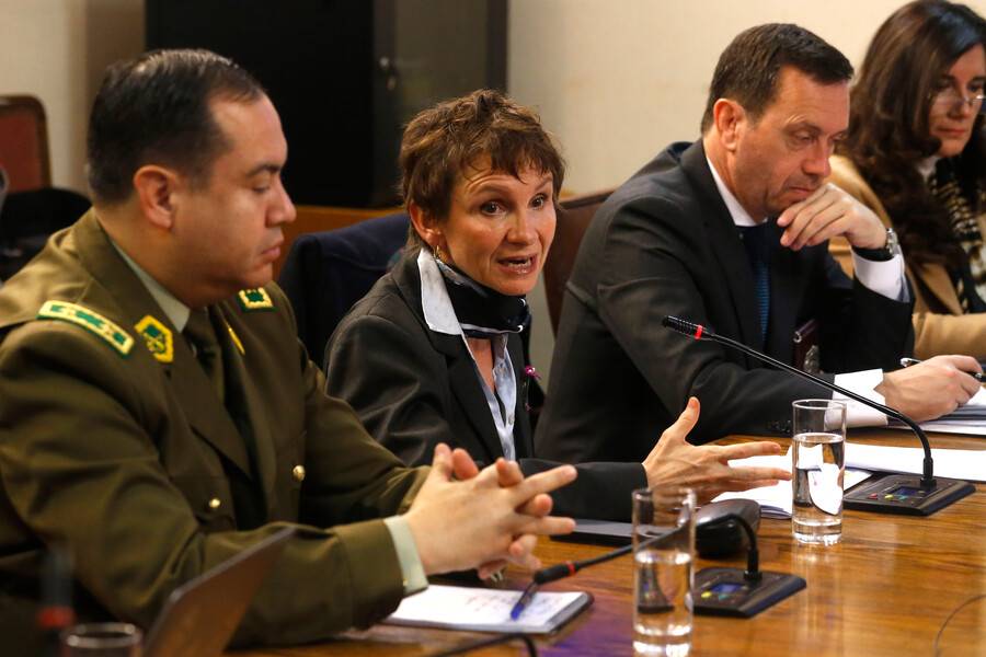 Tohá dice que hay 28 mil órdenes de expulsión sin ejecutar Tohá dice que hay 28 mil órdenes de expulsión sin ejecutar