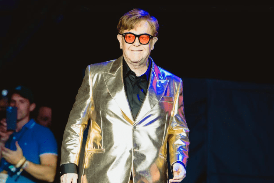 Elton John sufrió grave infección y perdió parte de la visión de su ojo Elton John sufrió grave infección y perdió parte de la visión de su ojo