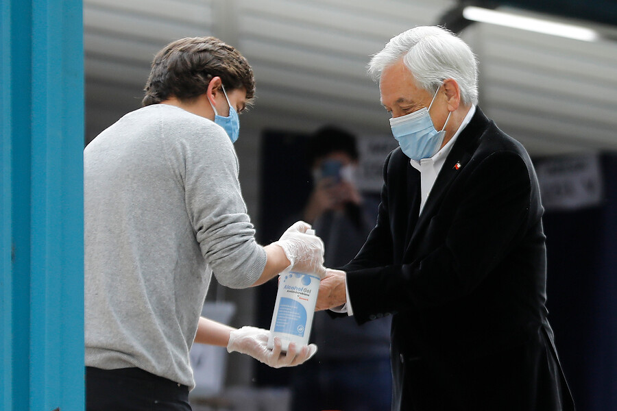 FOTOS | Autoridades cumplen su deber cívico con su voto en el plebiscito